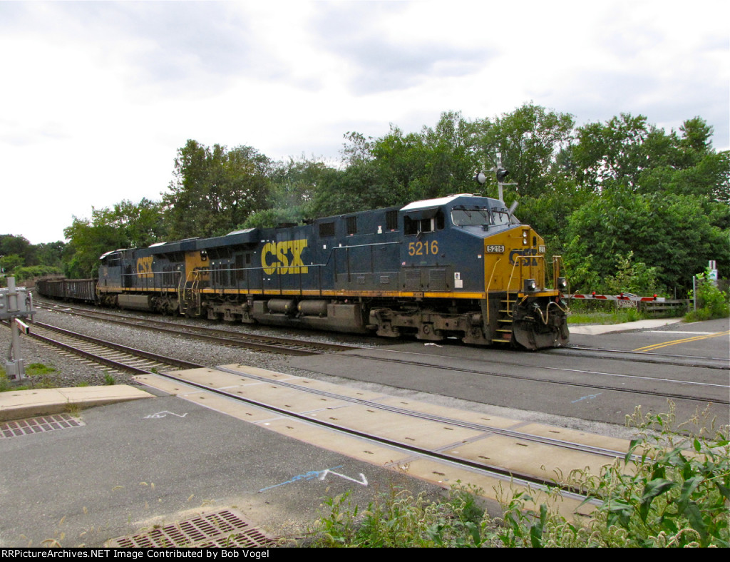 CSX 5216 and 889